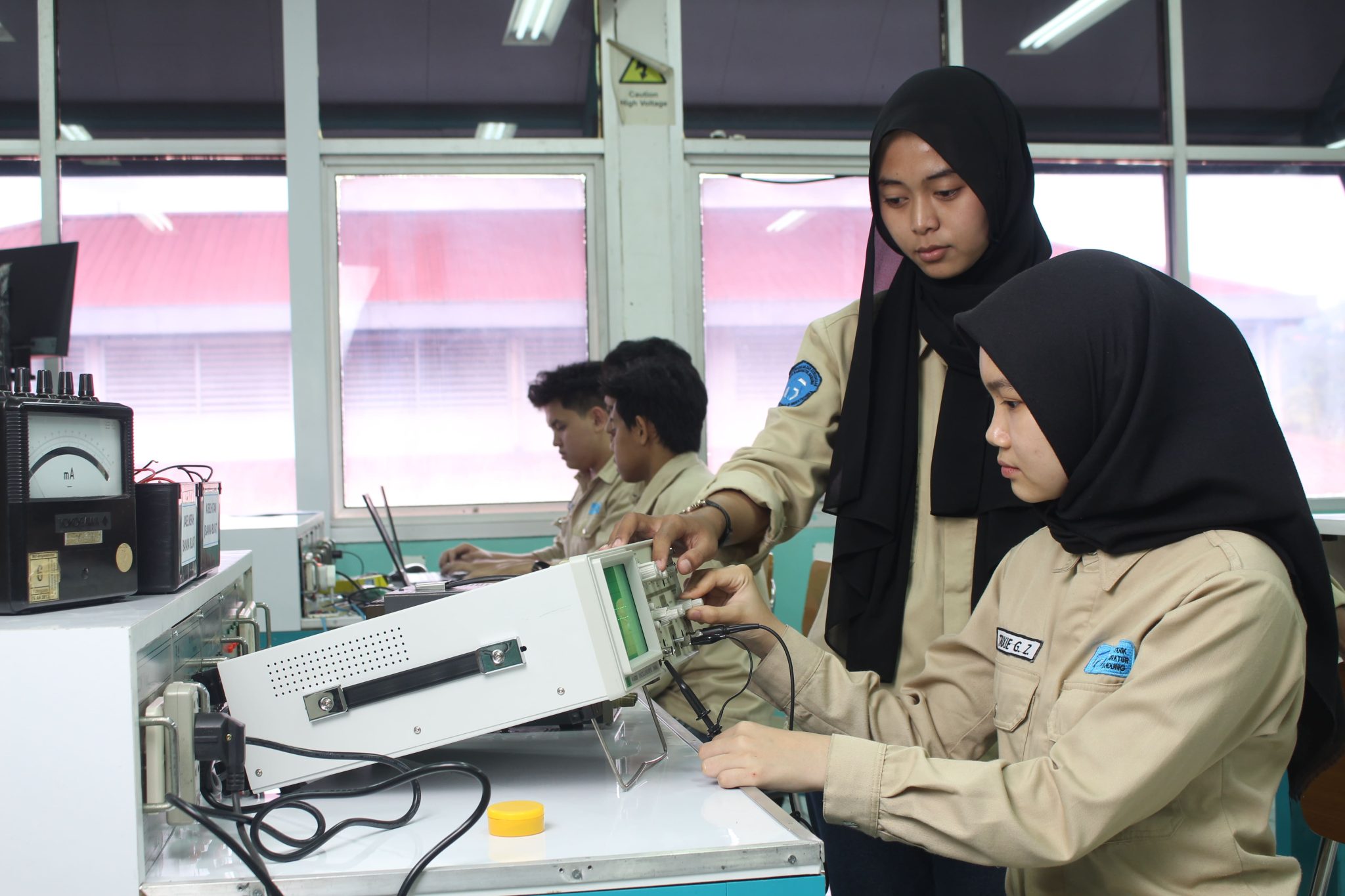 Laboratorium Rangkaian Listrik & Elektronika – Jurusan Teknik Otomasi ...