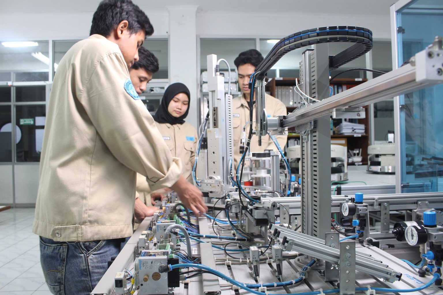 Laboratorium Robotika – Jurusan Teknik Otomasi Manufaktur & Mekatronika ...